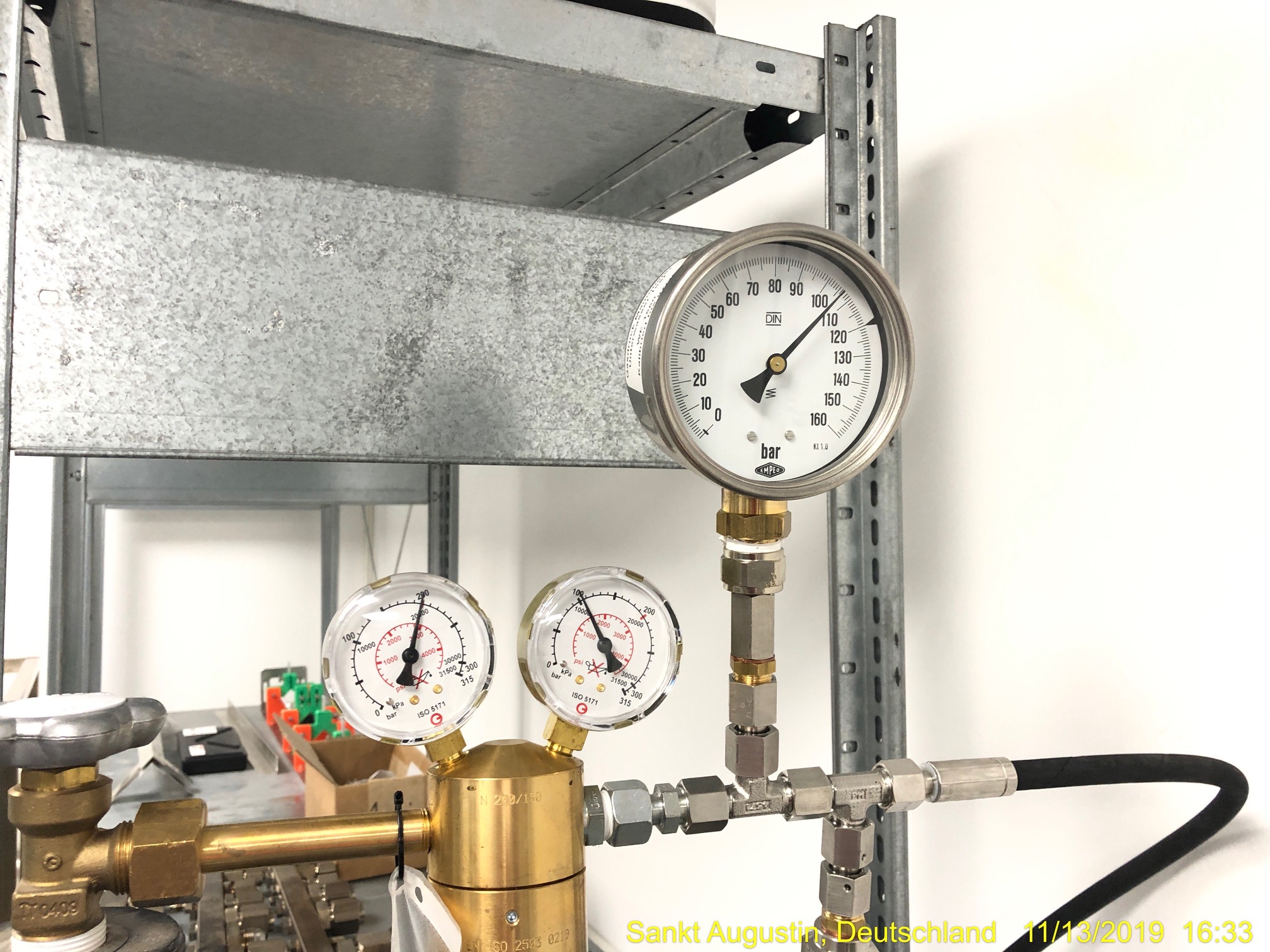 pneumatic leakage test in hose assemblies